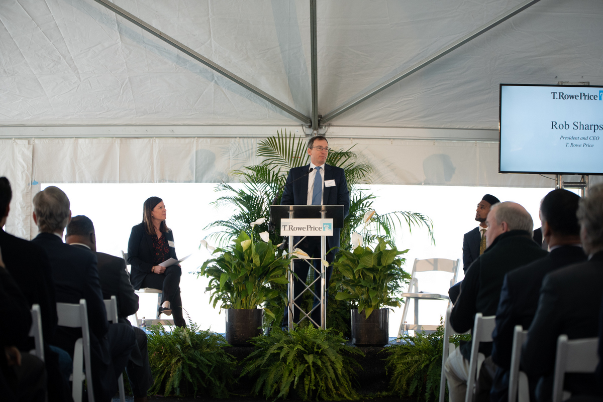 President and CEO of T. Rowe Price Rob Sharps thanking the team of ...