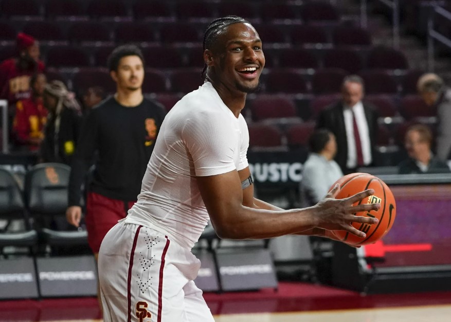 Bronny James warms up before USC game for first time this season after ...
