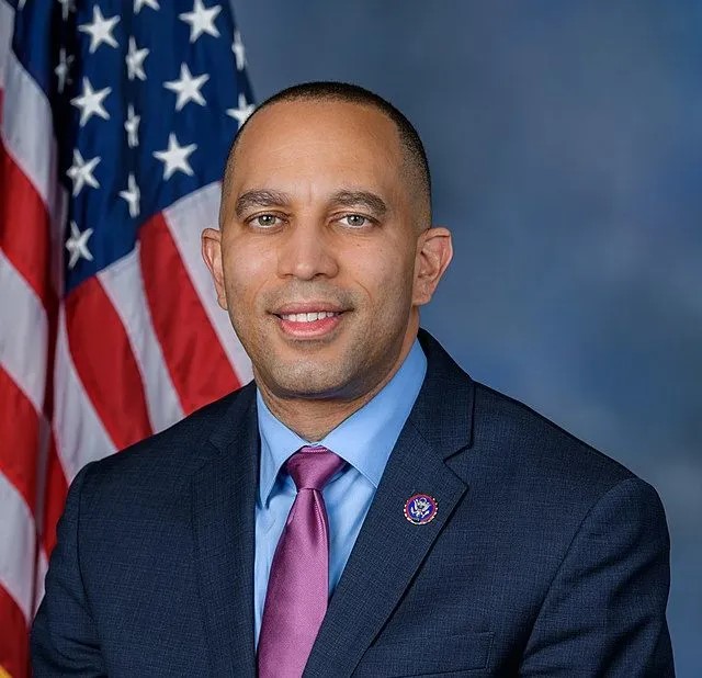 House Minority Leader Hakeem Jeffries condemns Justice Samuel Alito for ...